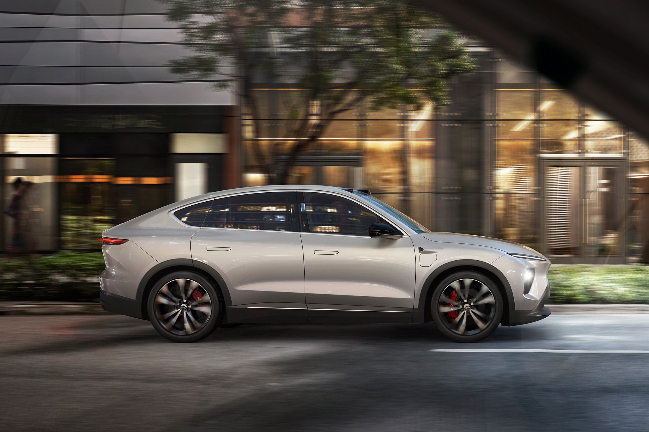 Nio présente son nouveau SUV ES8 et son SUV coupé EC7 - MotorGreen