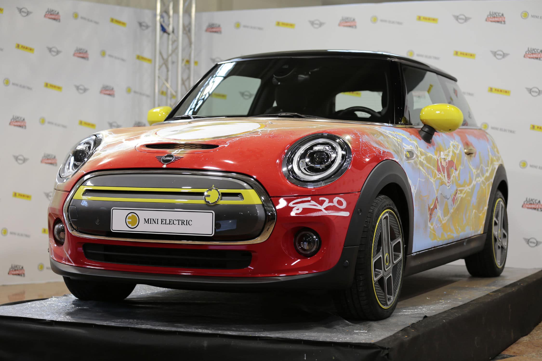 One-off : une MINI Electric rend hommage au Flash - MotorGreen