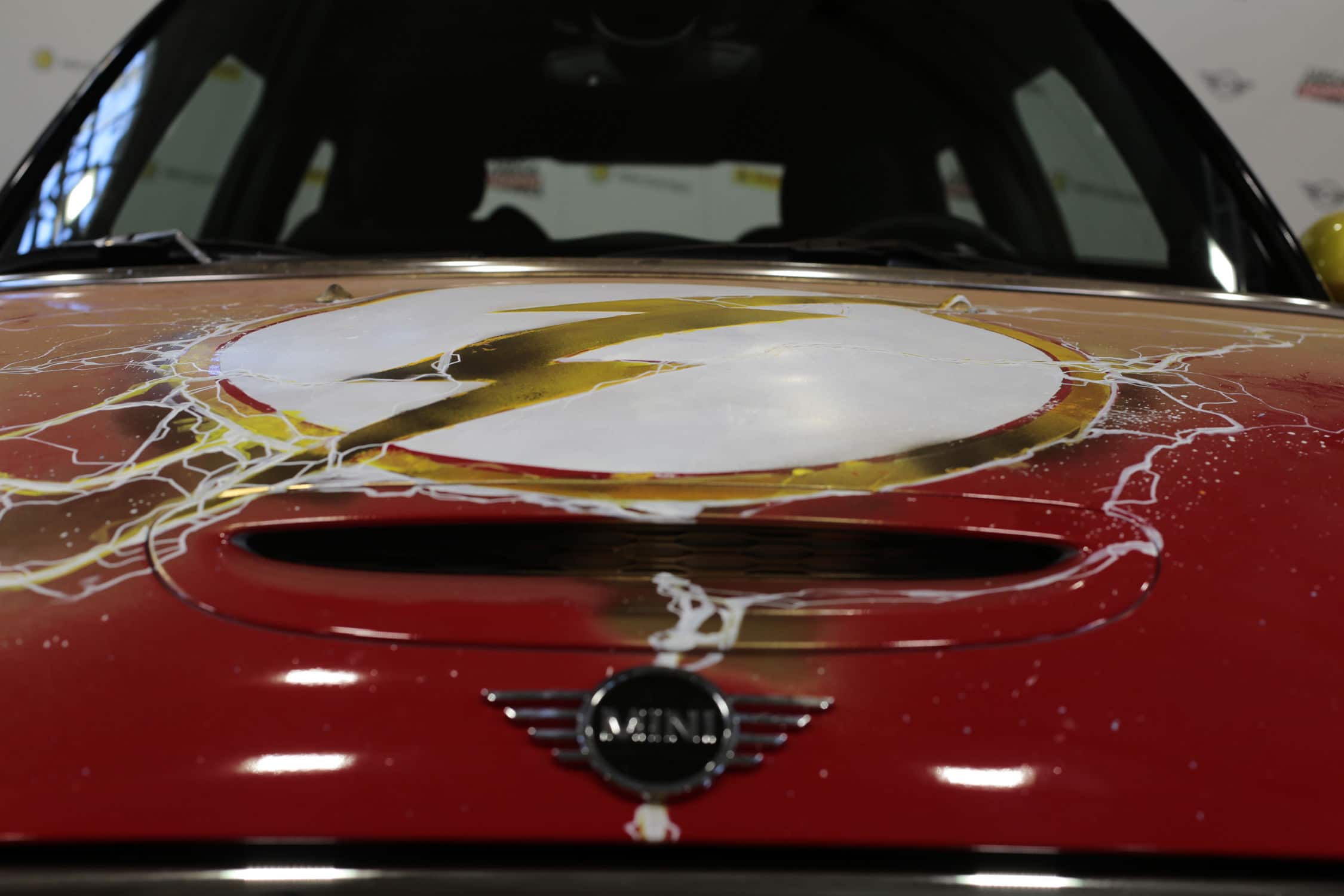 One-off : une MINI Electric rend hommage au Flash - MotorGreen