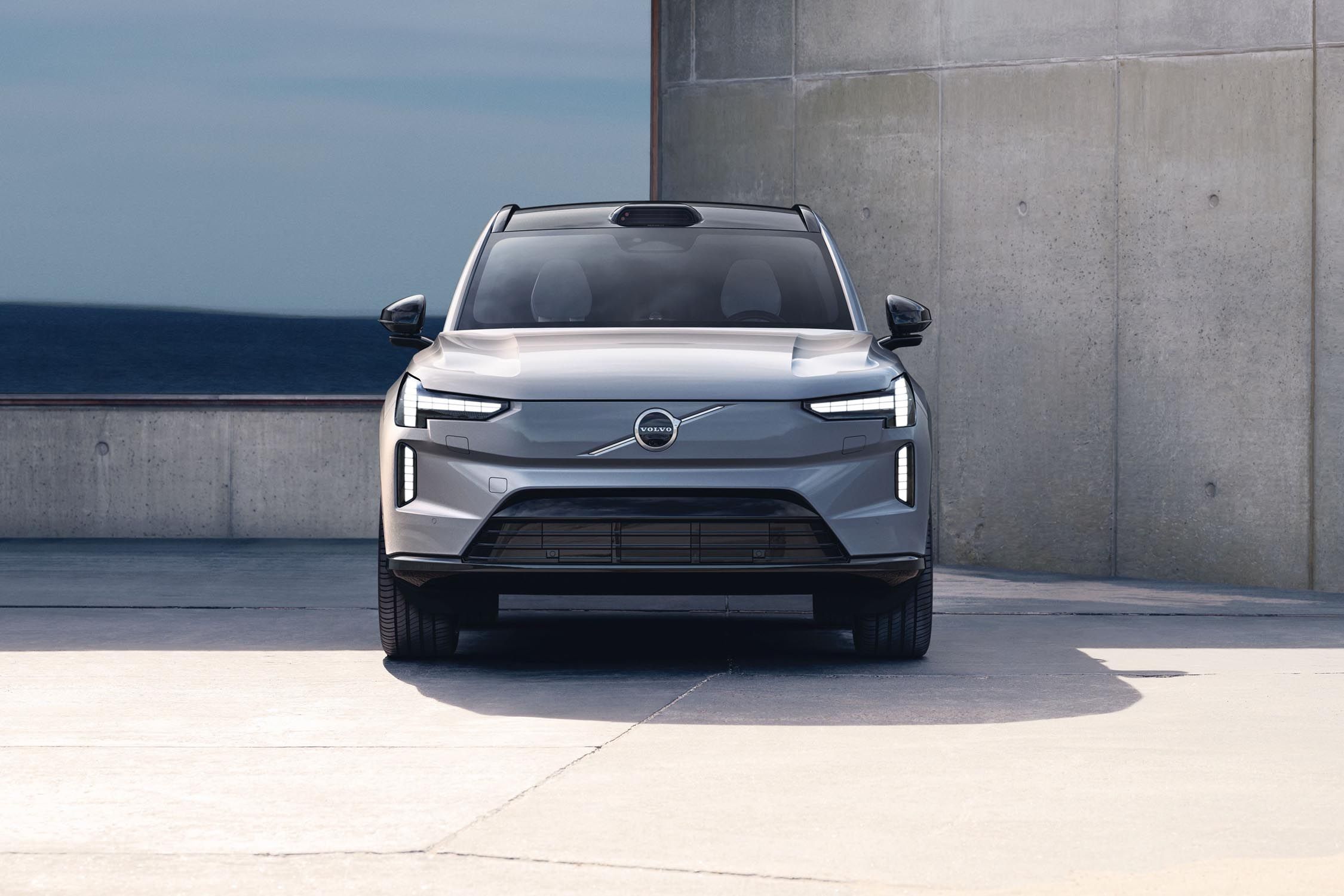 Volvo présente son premier modèle purement électrique : le SUV EX90 ...