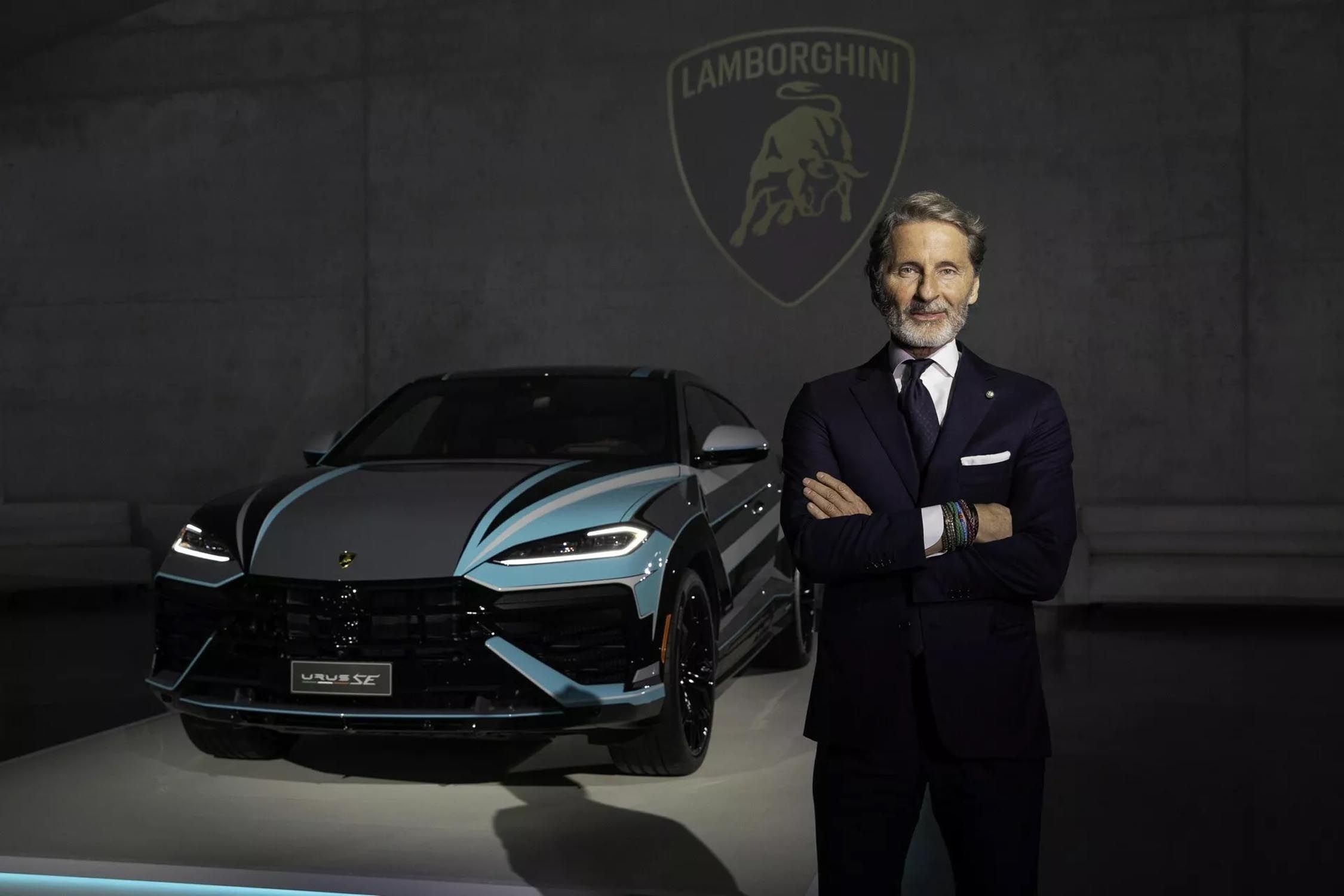 One-off Lamborghini Urus Miami - MotorGreen