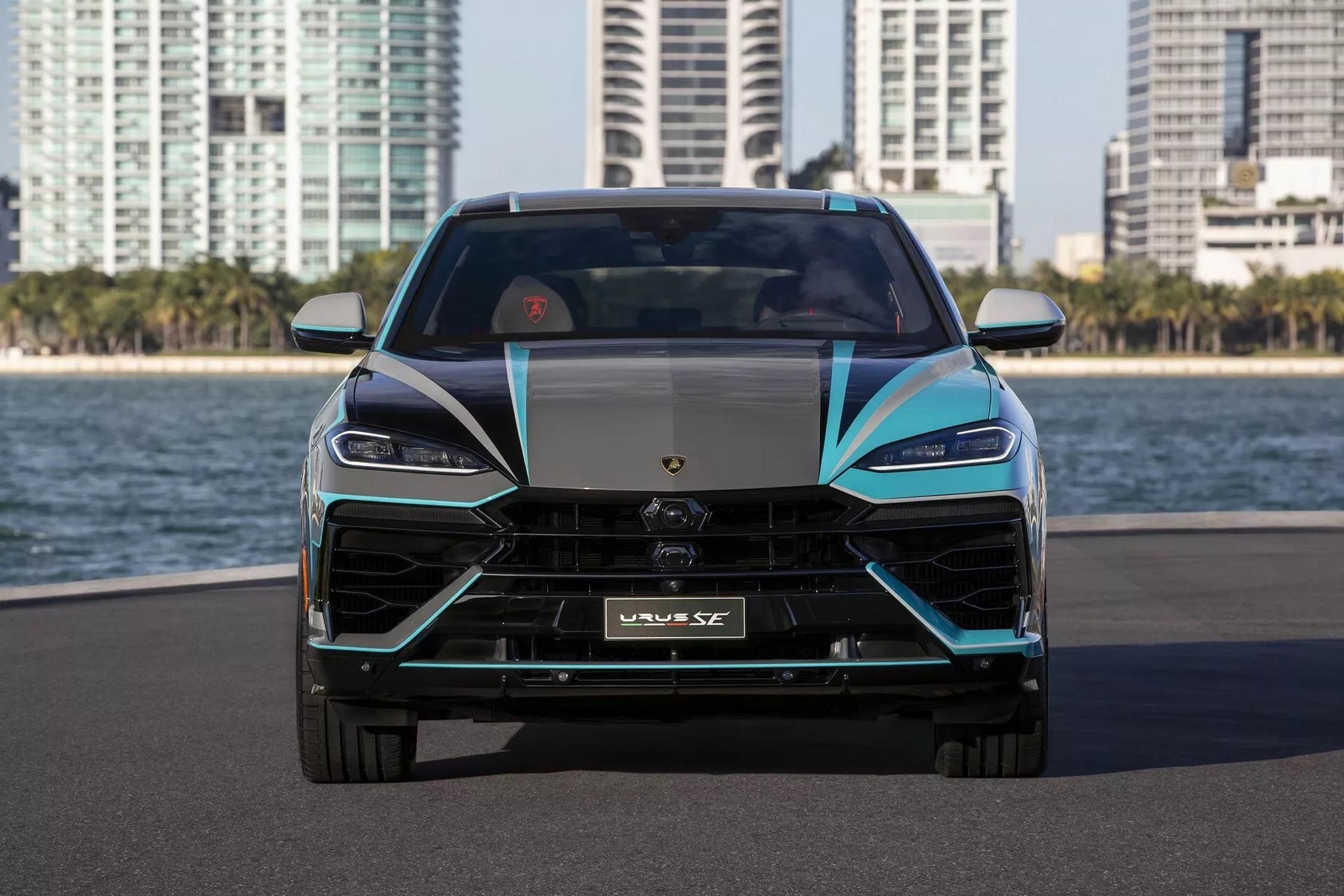 One-off Lamborghini Urus Miami - MotorGreen