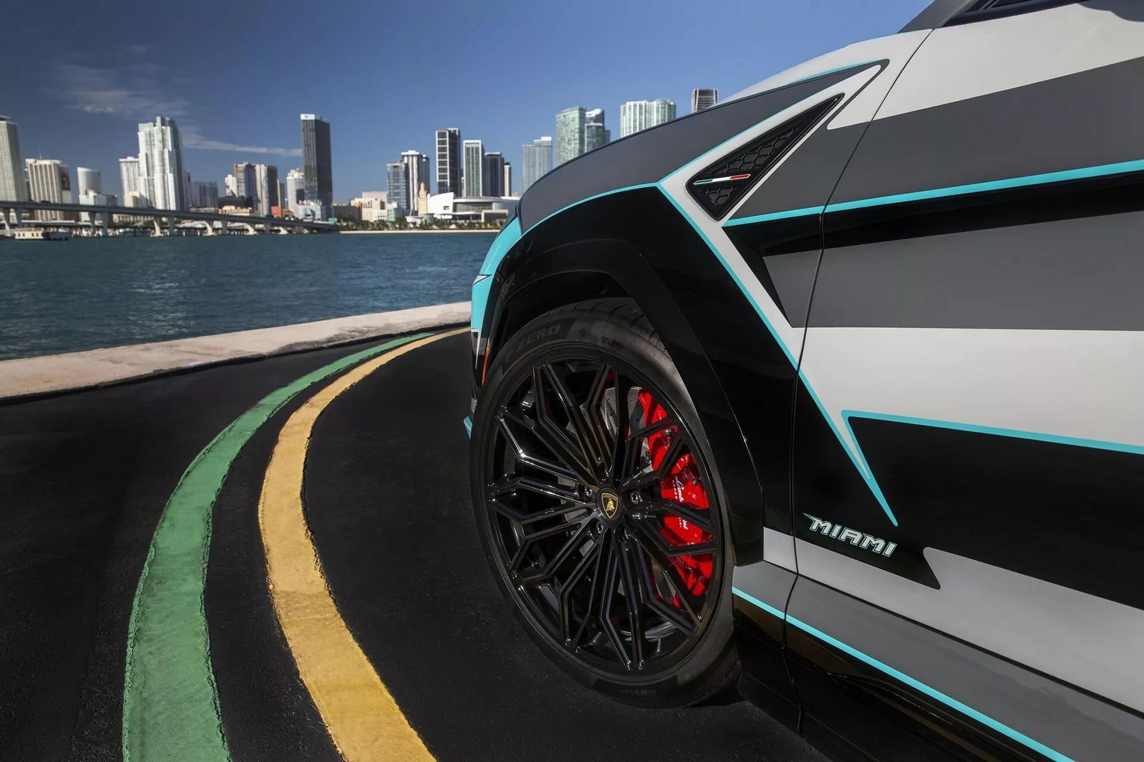 One-off Lamborghini Urus Miami - MotorGreen
