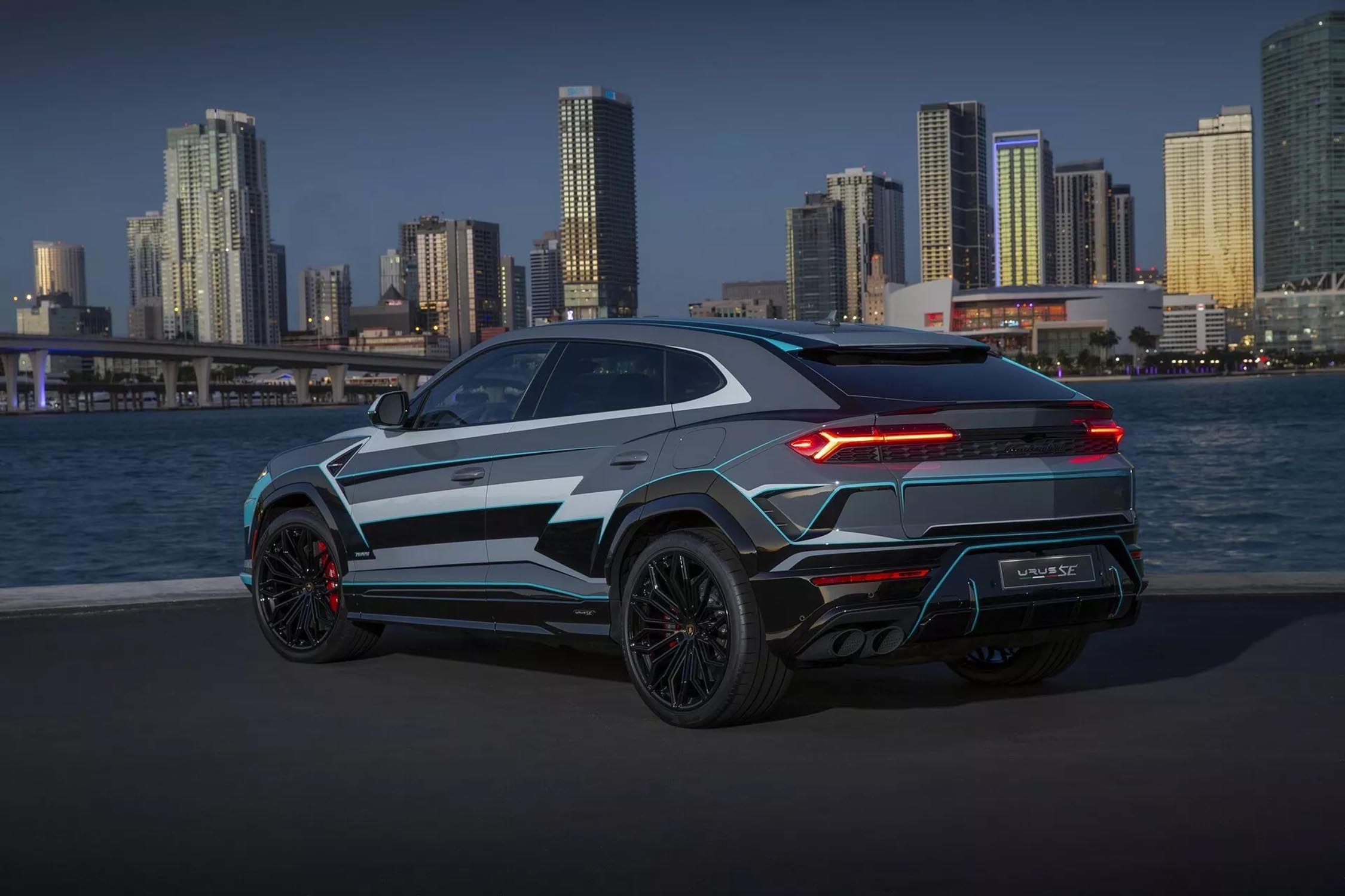 One-off Lamborghini Urus Miami - MotorGreen