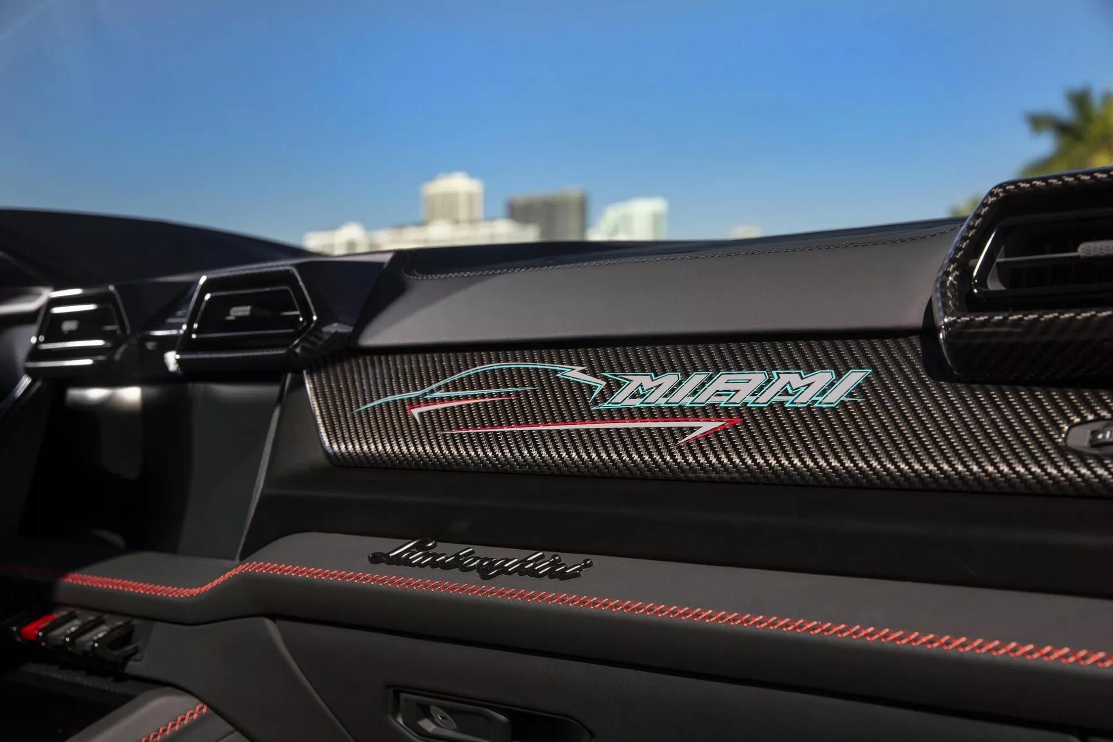 One-off Lamborghini Urus Miami - MotorGreen