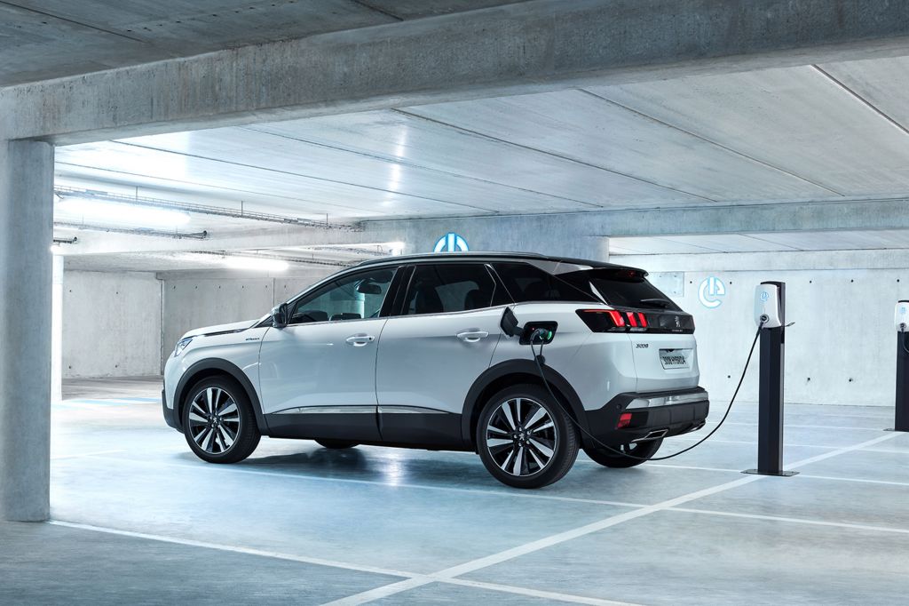 Essai PEUGEOT 3008 Hybrid4 300 e-EAT8 GT - MotorGreen