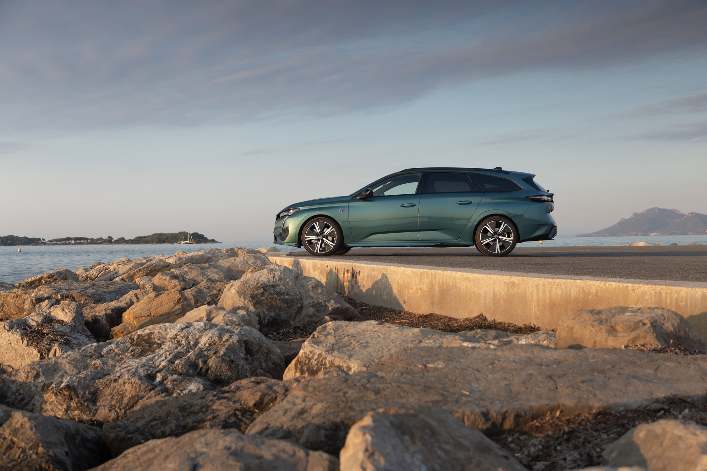 Essai PEUGEOT 308 SW Hybrid 180 ch GT - MotorGreen