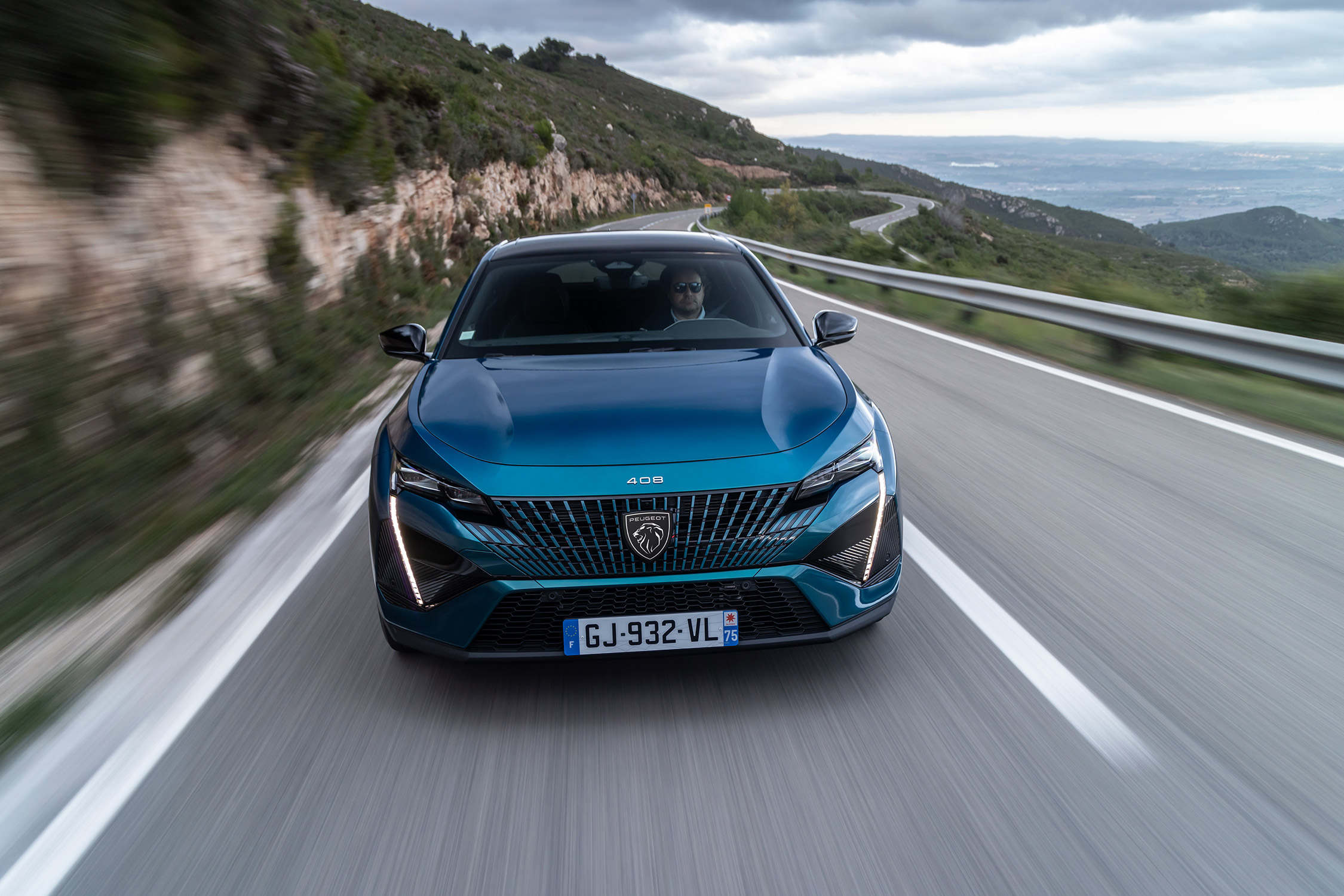 Essai PEUGEOT 408 Hybrid 225 ch GT - MotorGreen