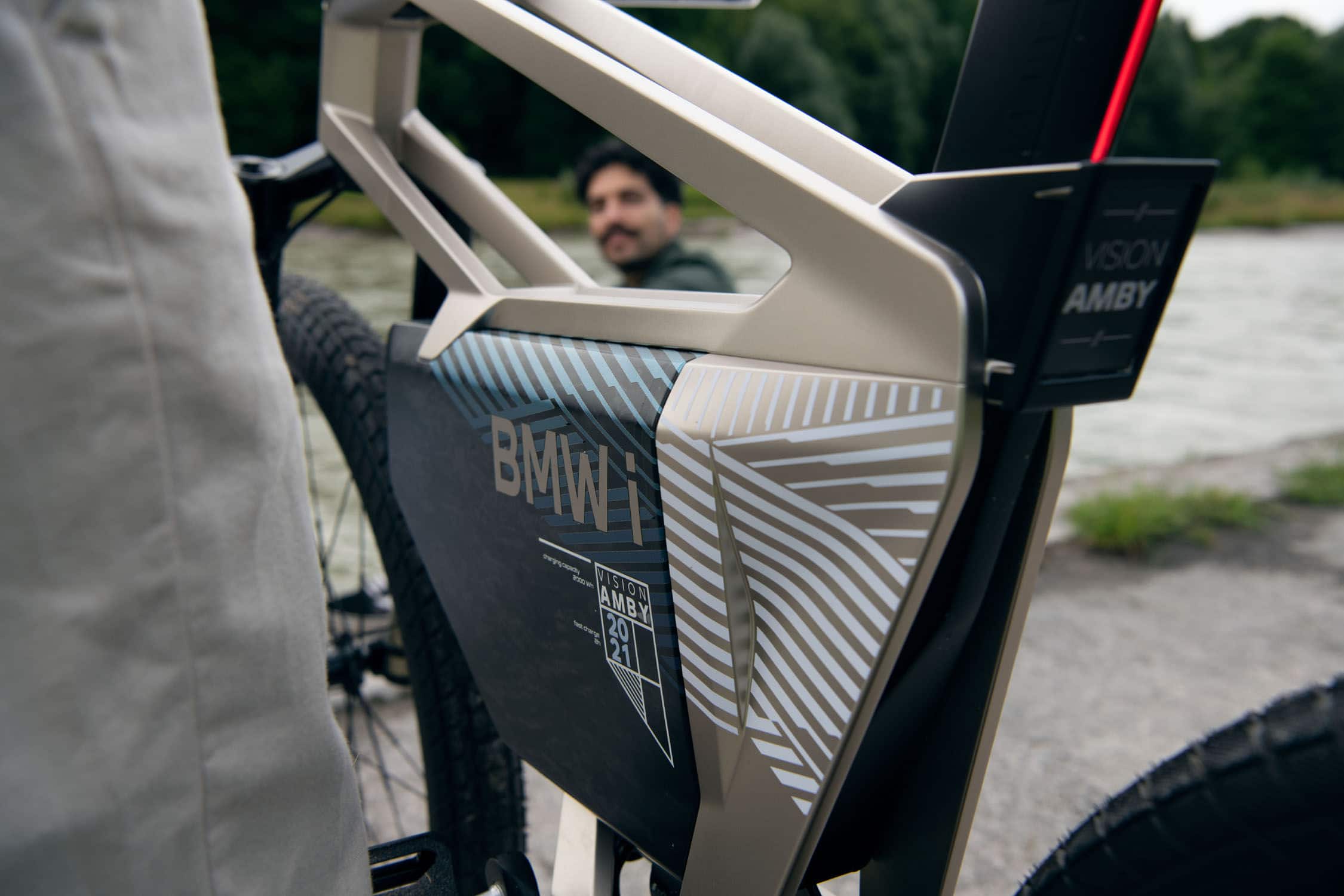 Concepts BMW i Vision AMBY et BMW Motorrad Vision AMBY - MotorGreen